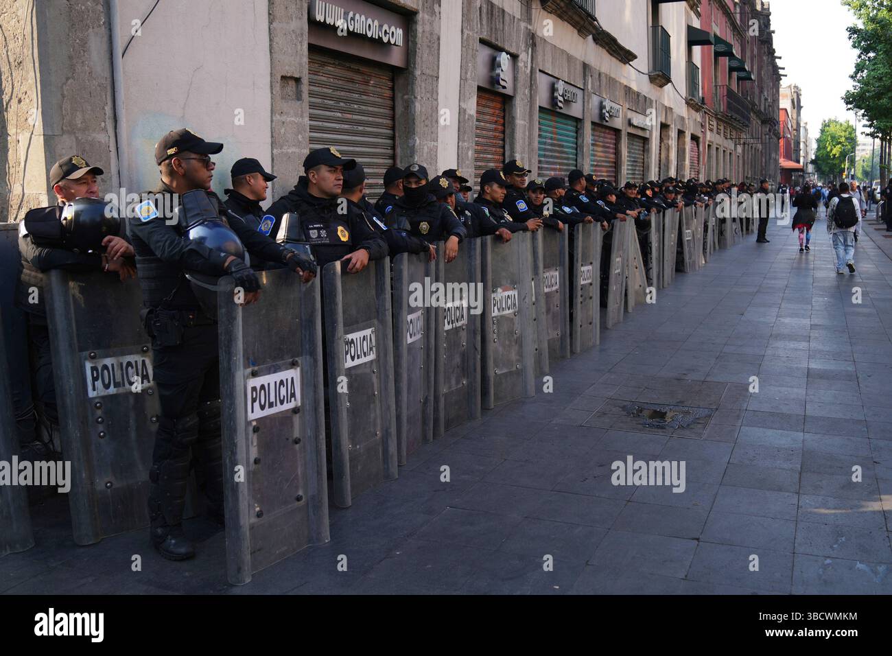 Police form a human barricade near protesting teachers demanding a pay ...