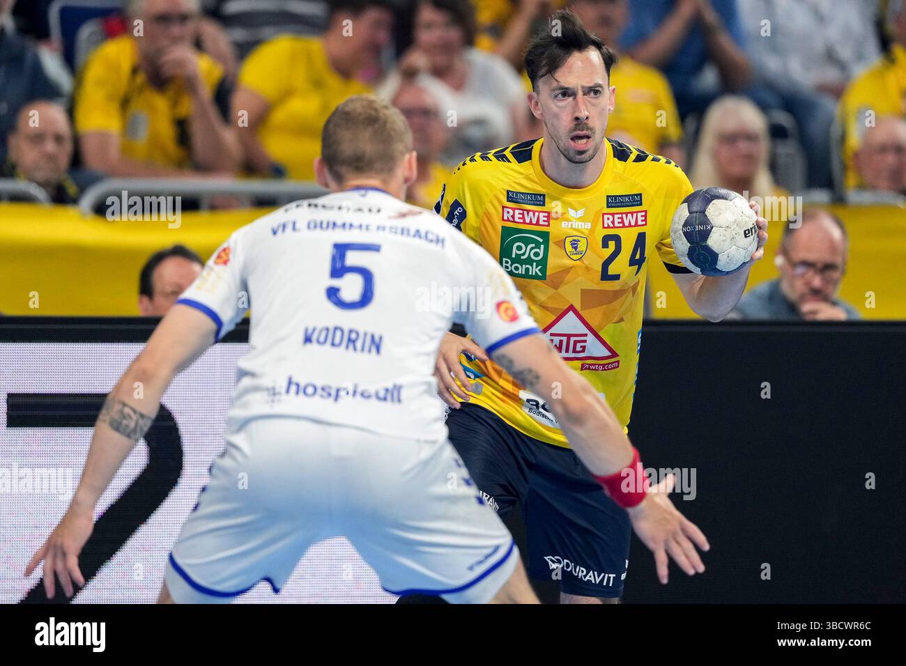 Mannheim, Deutschland. 21st May, 2025. v.li.: Tilen Kodrin (VfL, 5 ...