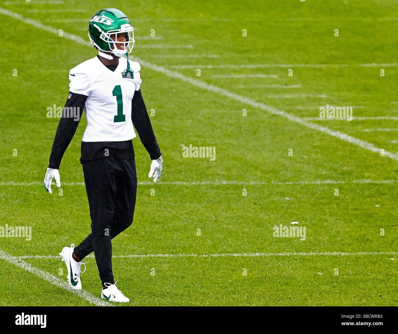 New York Jets cornerback Sauce Gardner (1) looks on during NFL football ...