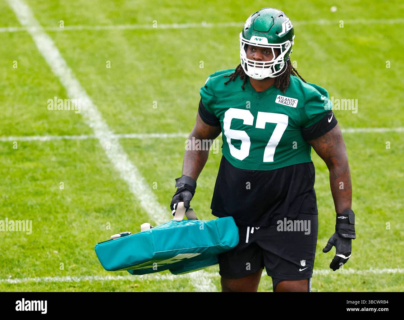 New York Jets guard John Simpson (76) participates during NFL football ...