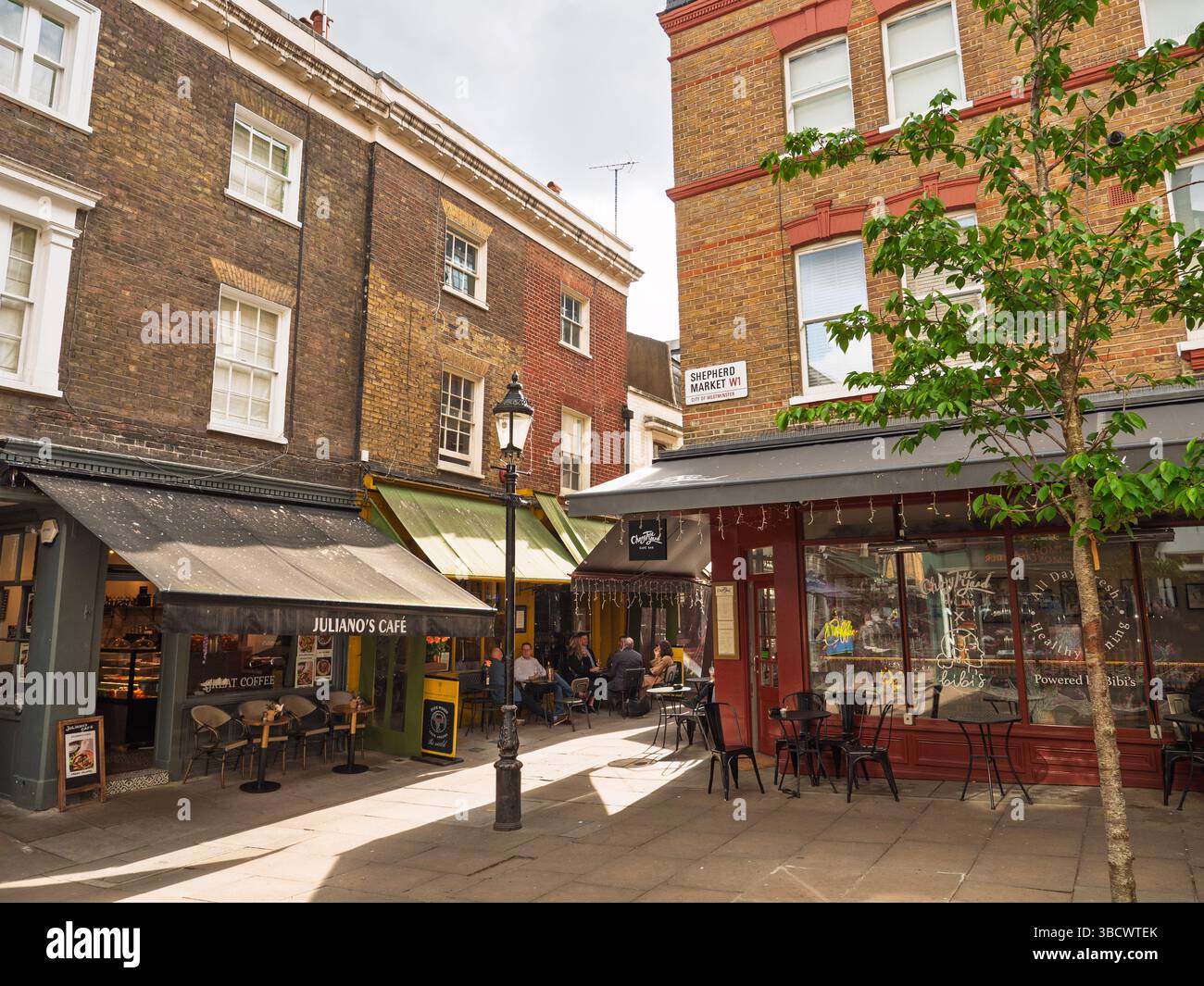 Cafes and restaurants in Shepherd Market, Mayfair, London, UK Stock ...