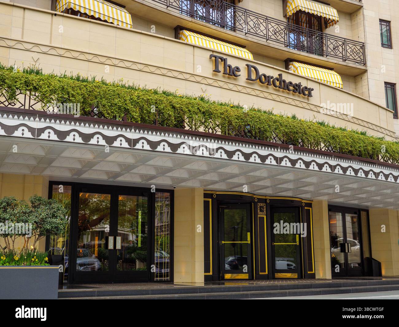 The Dorchester Hotel, Mayfair, London, UK Stock Photo - Alamy