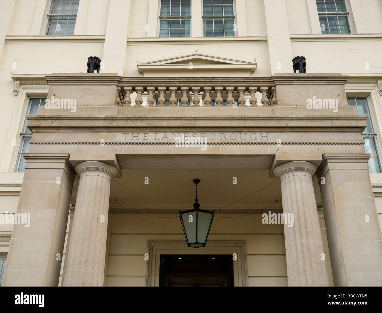 The Lanesborough Hotel, Knightsbridge, London, UK Stock Photo - Alamy