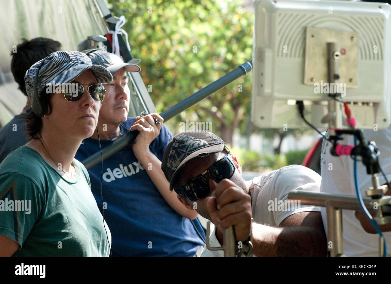 Director Lisa Cholodenko (left) on the set of her new film THE KIDS ARE ...