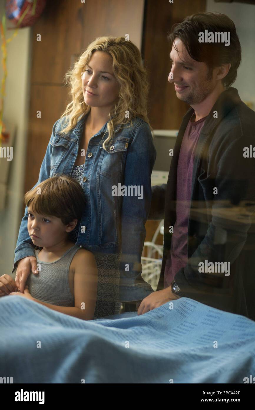 (L to R) Pierce Gagnon as Tucker, Kate Hudson as Sarah and Zach Braff ...