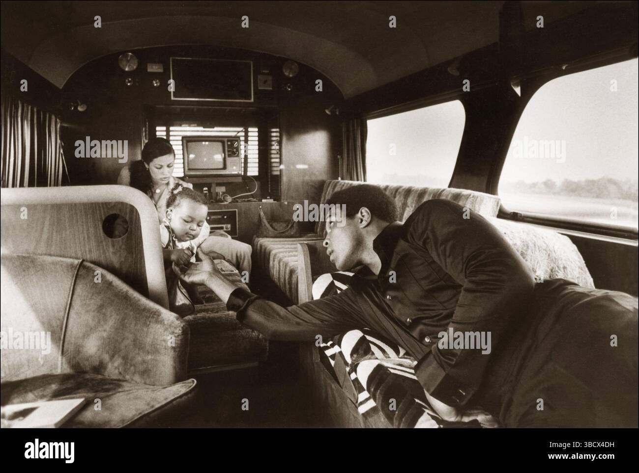 "I Am Ali" (2014) Muhammad Ali, Veronica Porche and Hana Ali on bus ...