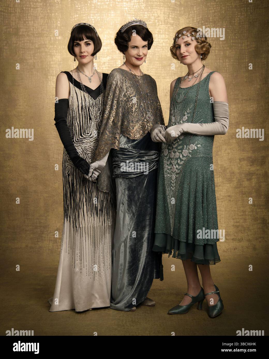 (L to R) Michelle Dockery stars as Lady Mary Talbot, Elizabeth McGovern ...