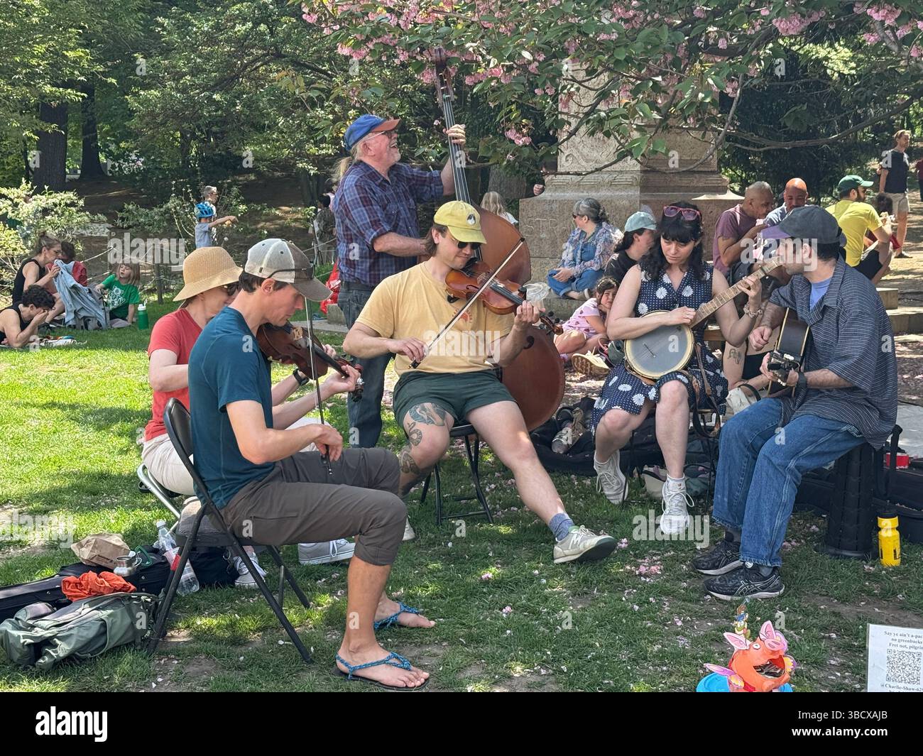Country music gbroup plays in Prospect Park at the Grand Army Plaza ...