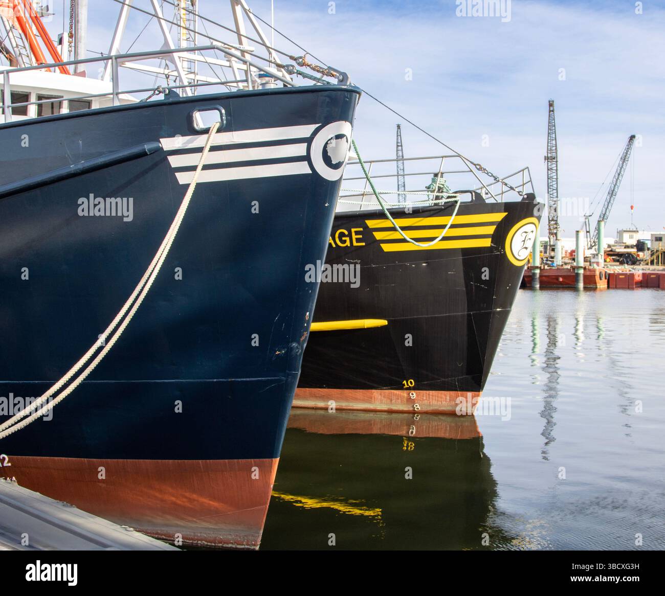 Harbor bustles hi-res stock photography and images - Alamy