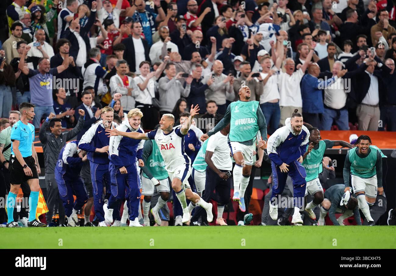 Players on the Tottenham Hotspur bench celebrate following the UEFA ...
