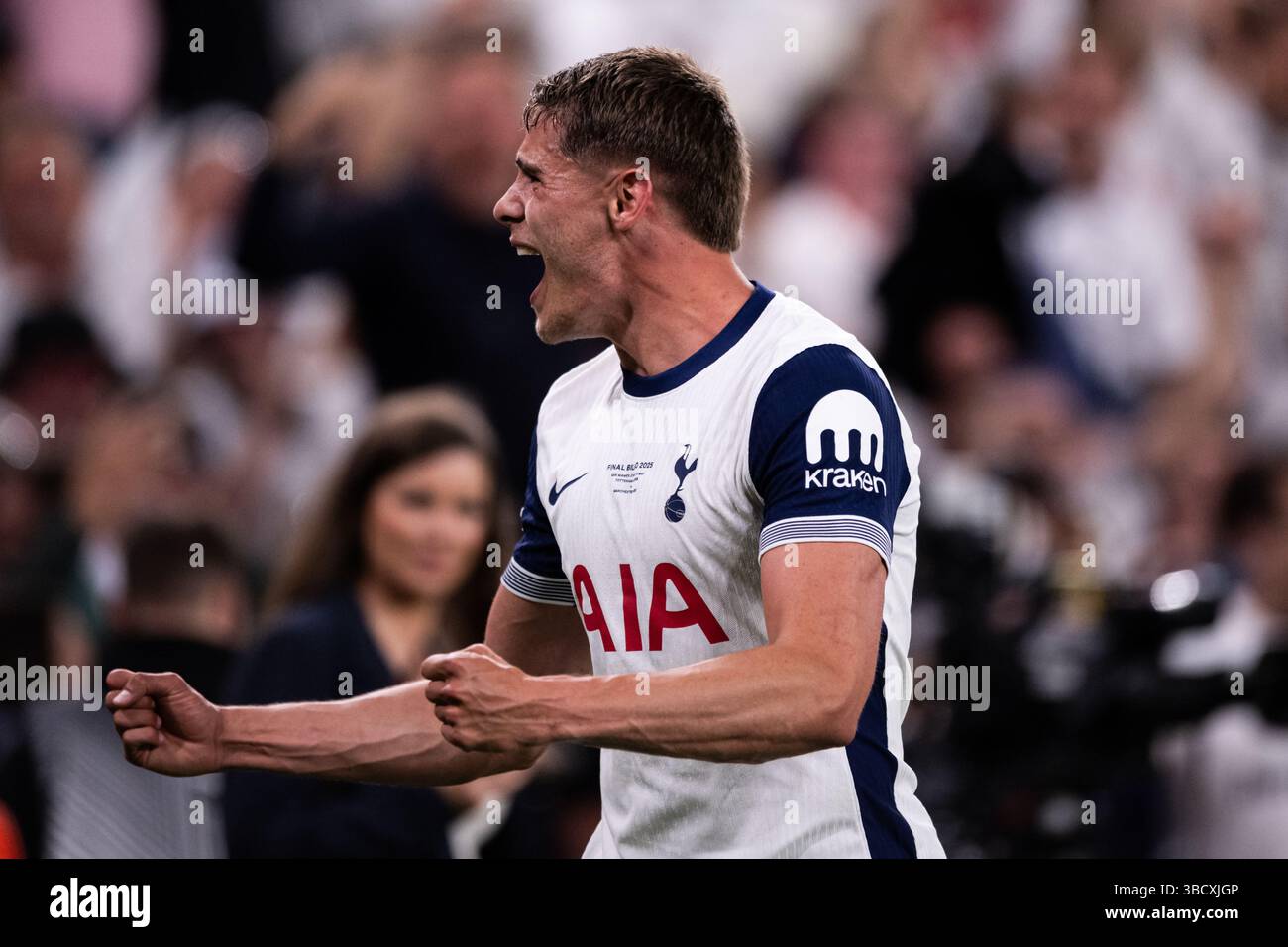 Bilbao, Spain. 21st May, 2025. Micky van de Ven celebrates during the ...