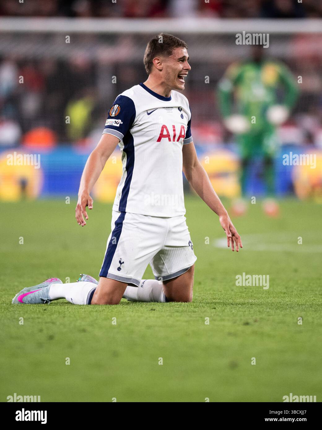 Bilbao, Spain. 21st May, 2025. Micky van de Ven celebrates during the ...