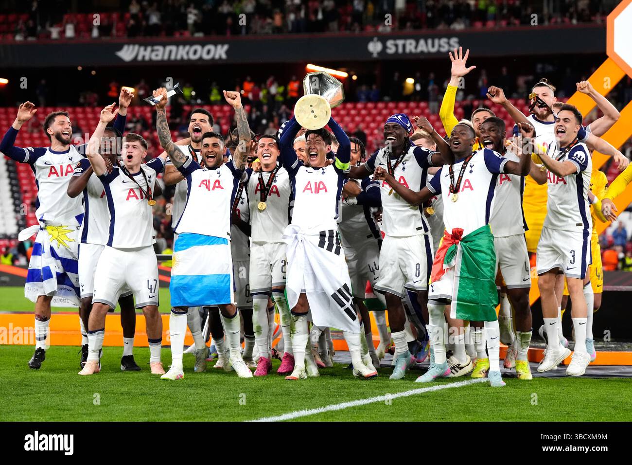Tottenham Hotspur's Son Heung-Min lifts the trophy with team-mates ...