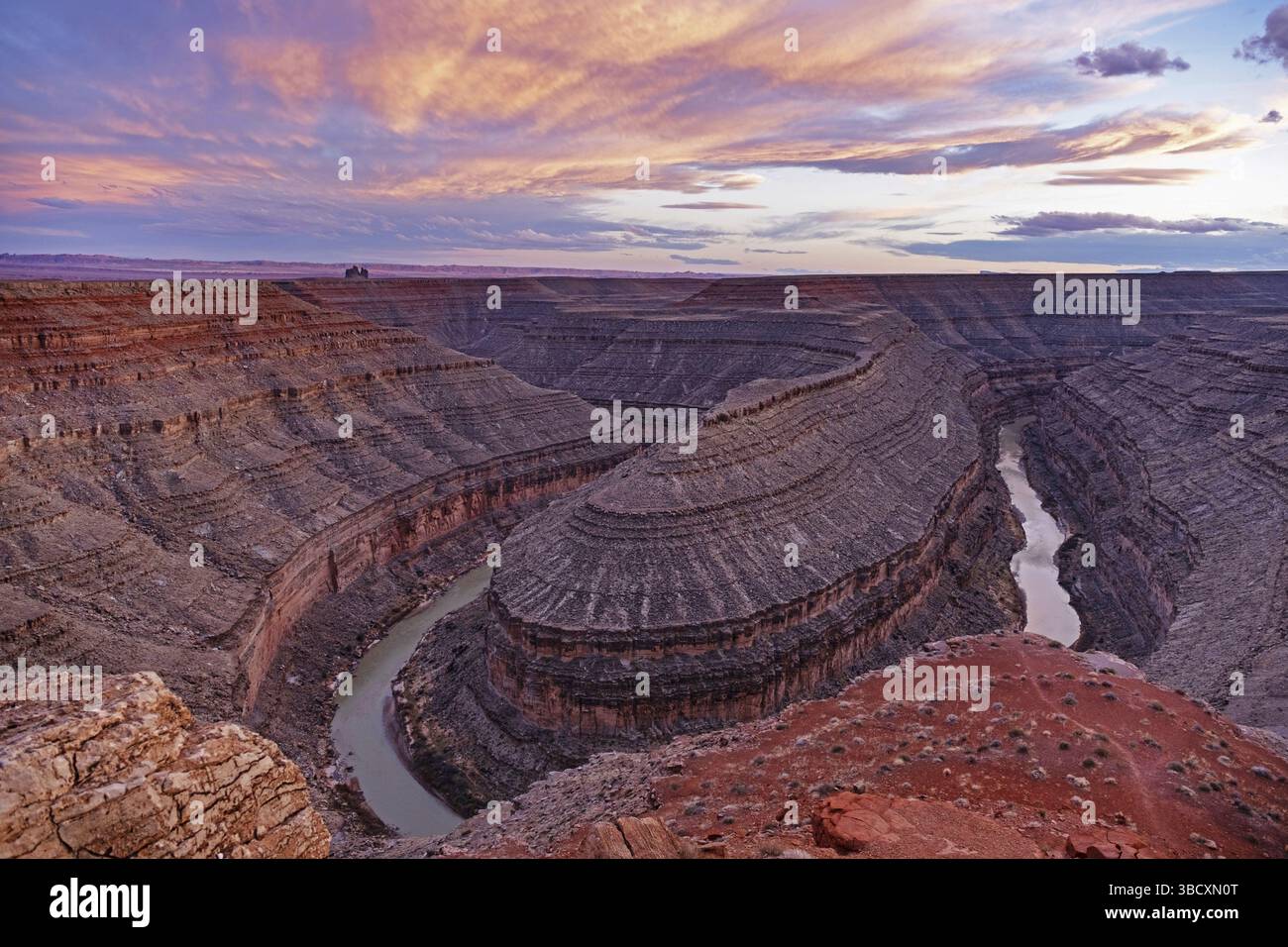 View over deep incised meander of the San Juan River in Goosenecks ...