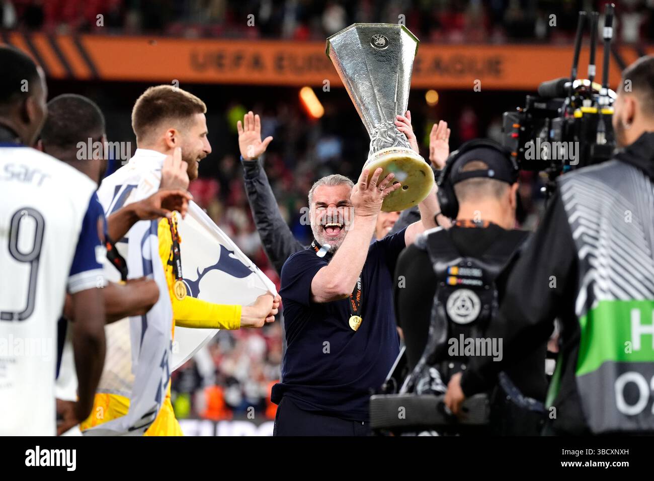Tottenham Hotspur manager Ange Postecoglou (centre) celebrates with the ...