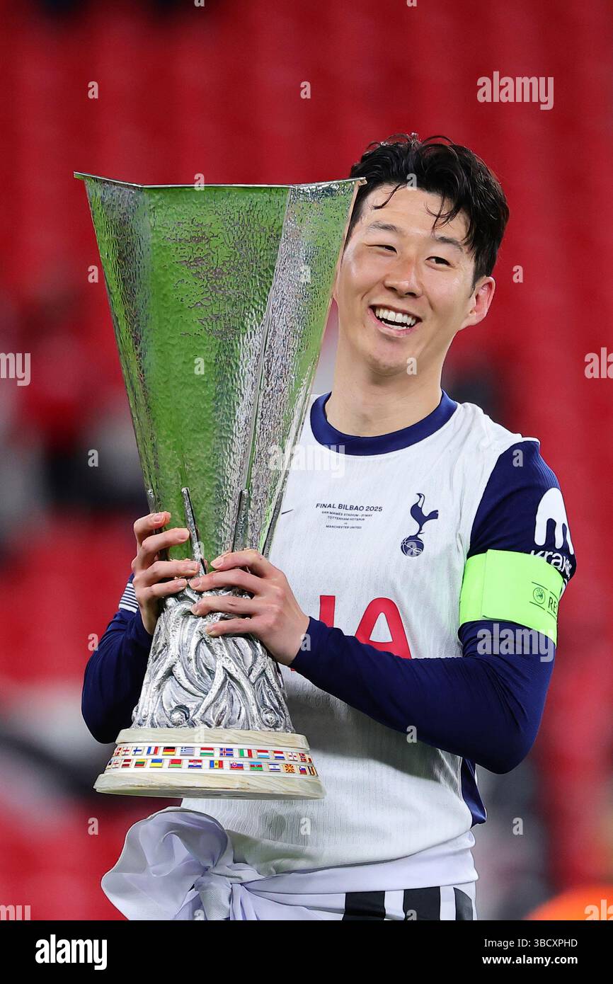 Heung Min Son of Tottenham Hotspur lifts the trophy as he celebrates ...