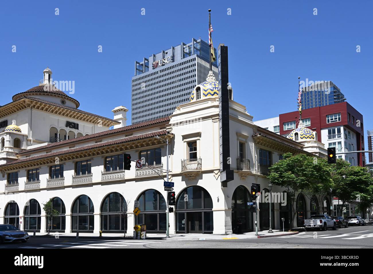 LOS ANGELES, CALIFORNIA - 19 MAY 2025: The historic Herald Examiner ...