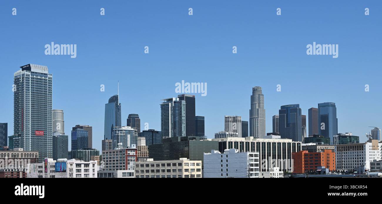 LOS ANGELES, CALIFORNIA - 19 MAY 2025: The Los Angeles Skyline seen ...