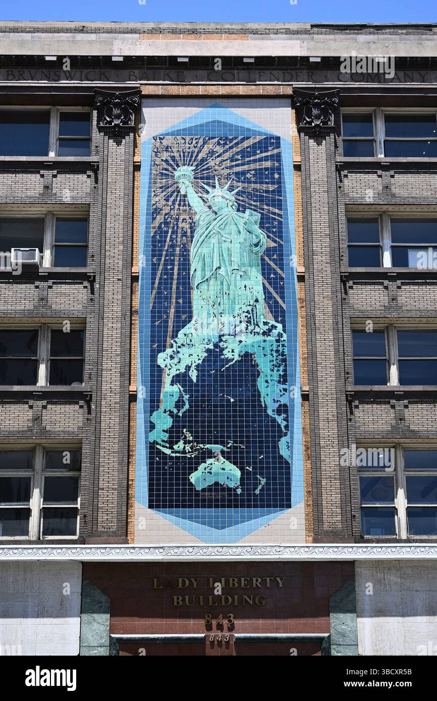 LOS ANGELES, CALIFORNIA - 19 MAY 2025: The iconic Lady Liberty Building ...