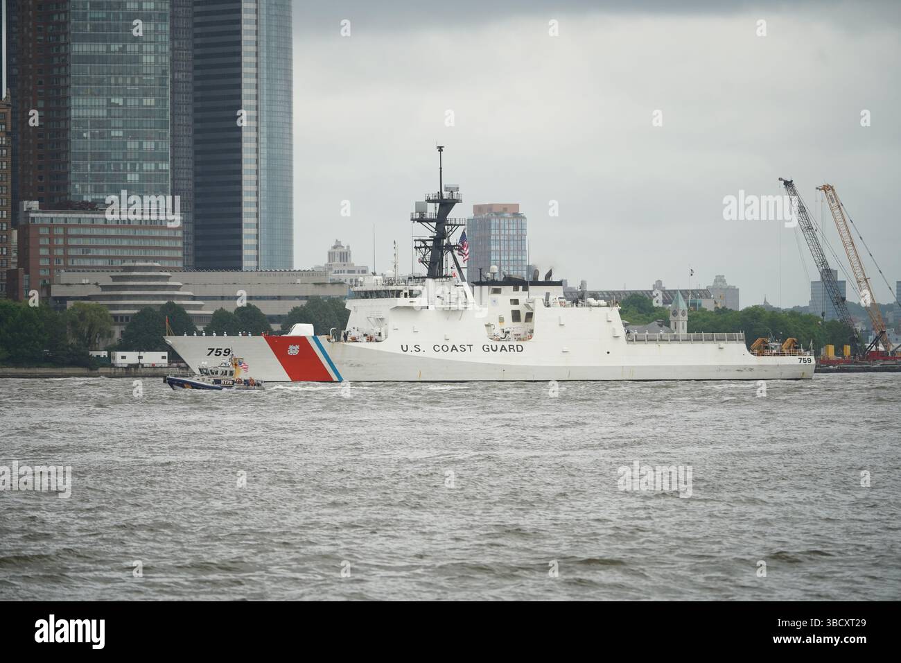 USCGC Calhoun (WMSL-759) sails up the Hudson River during the Fleet ...
