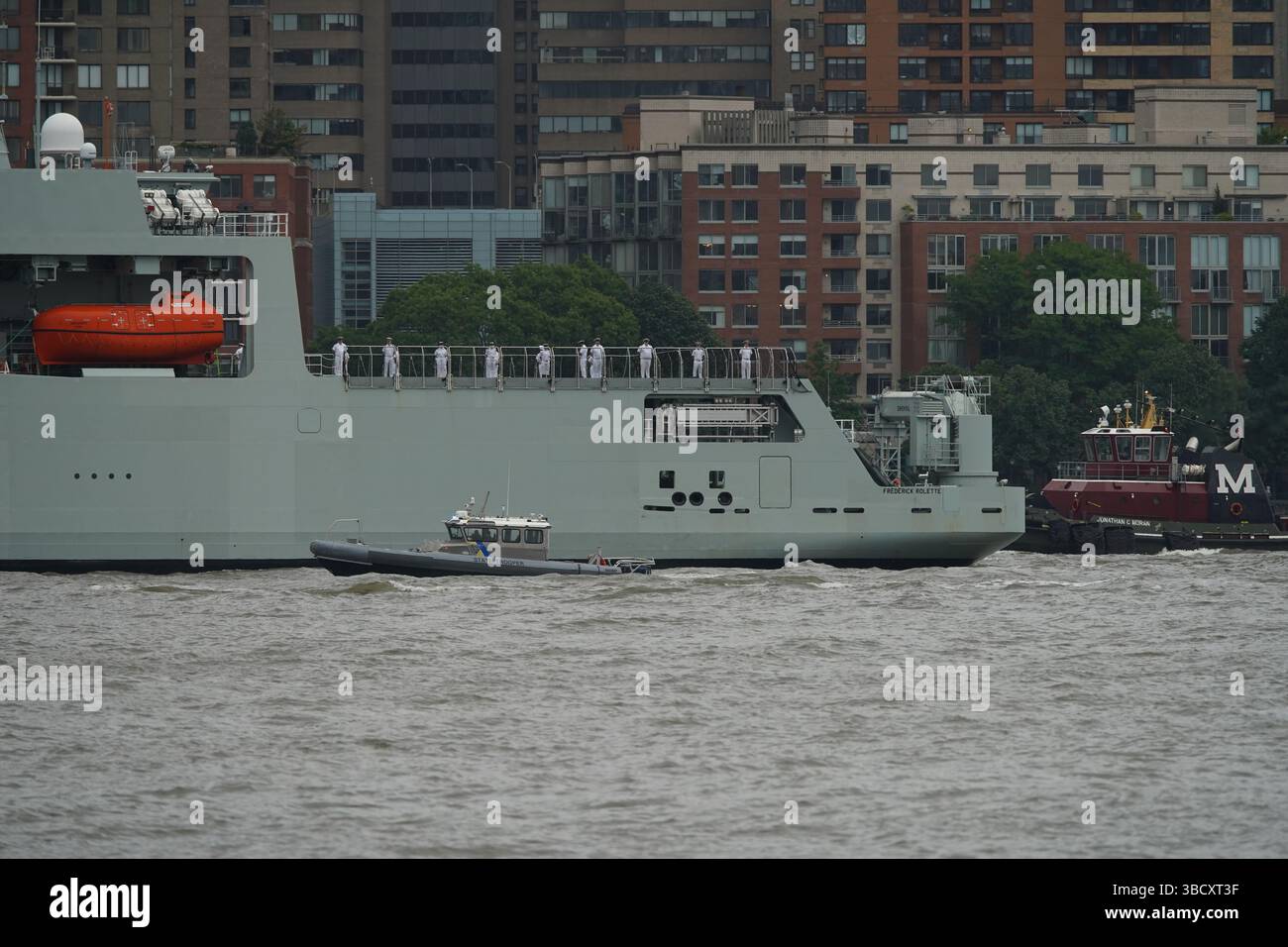 Manhattan, United States. 21st May, 2025. HMCS Frédérick Rolette (AOPV ...