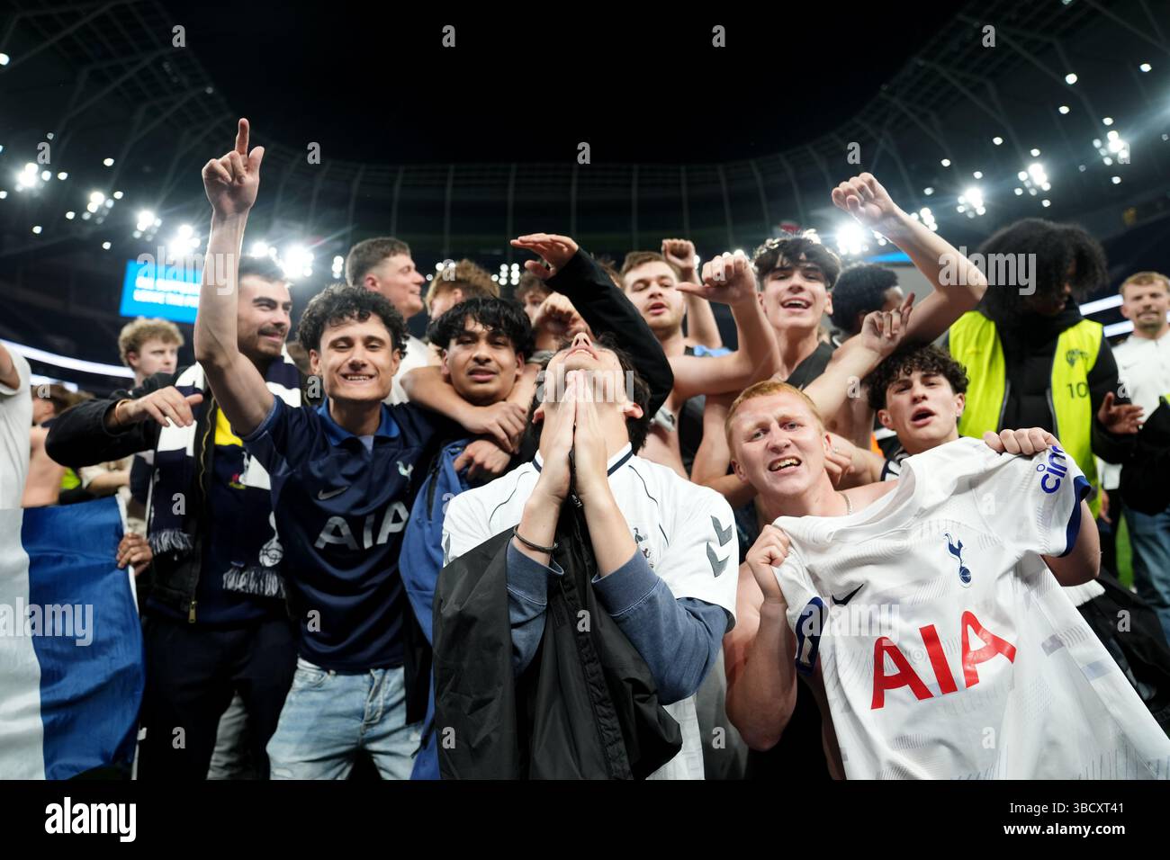 Tottenham Hotspur fans celebrate after winning the UEFA Europa League ...