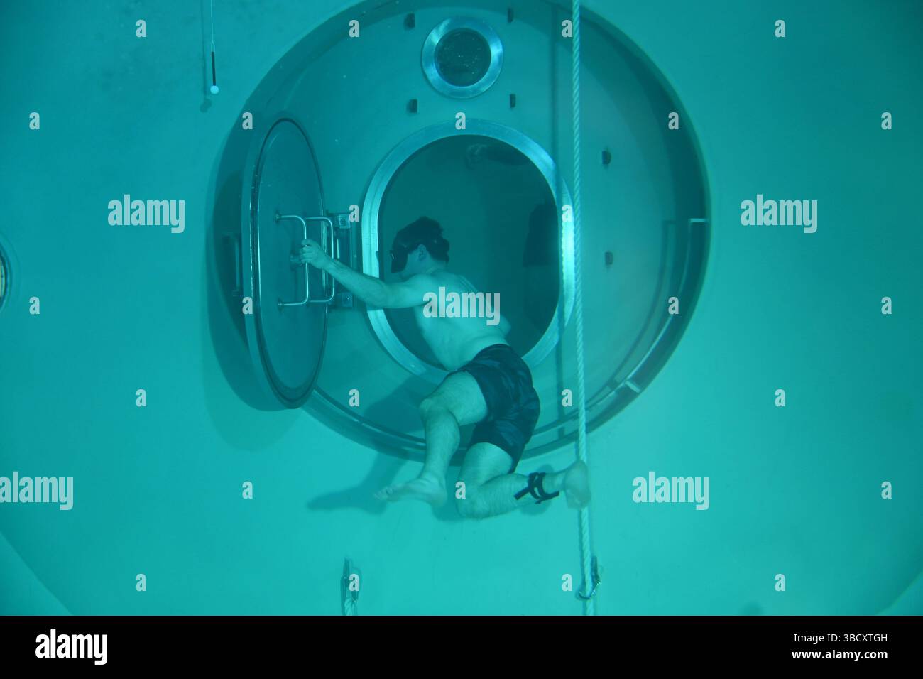 Sailors navy submarine school hi-res stock photography and images - Alamy