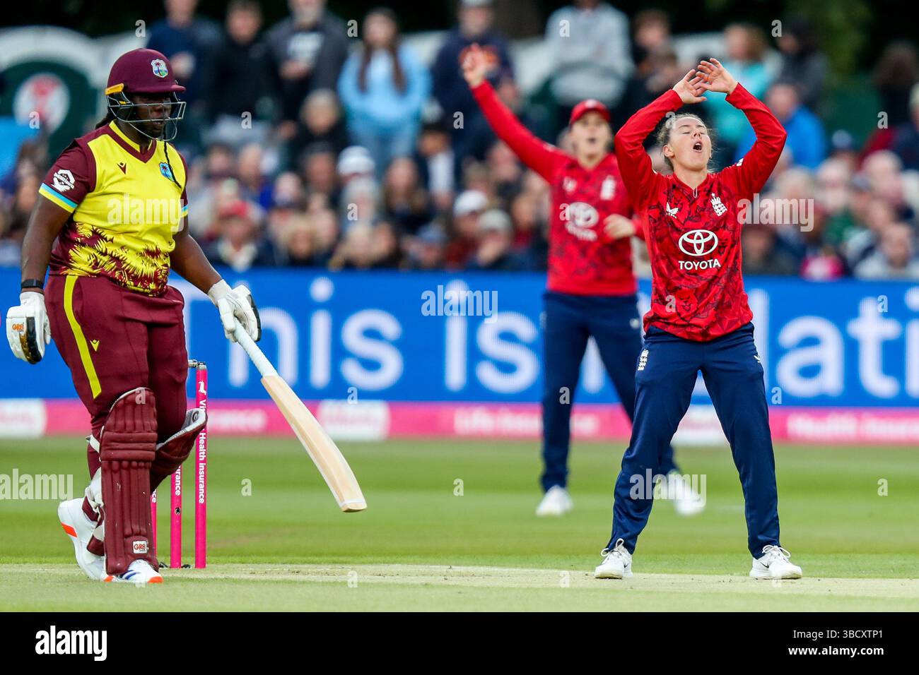 Canterbury, UK. 21st May, 2025. Linsey Smith of England Women reacts ...