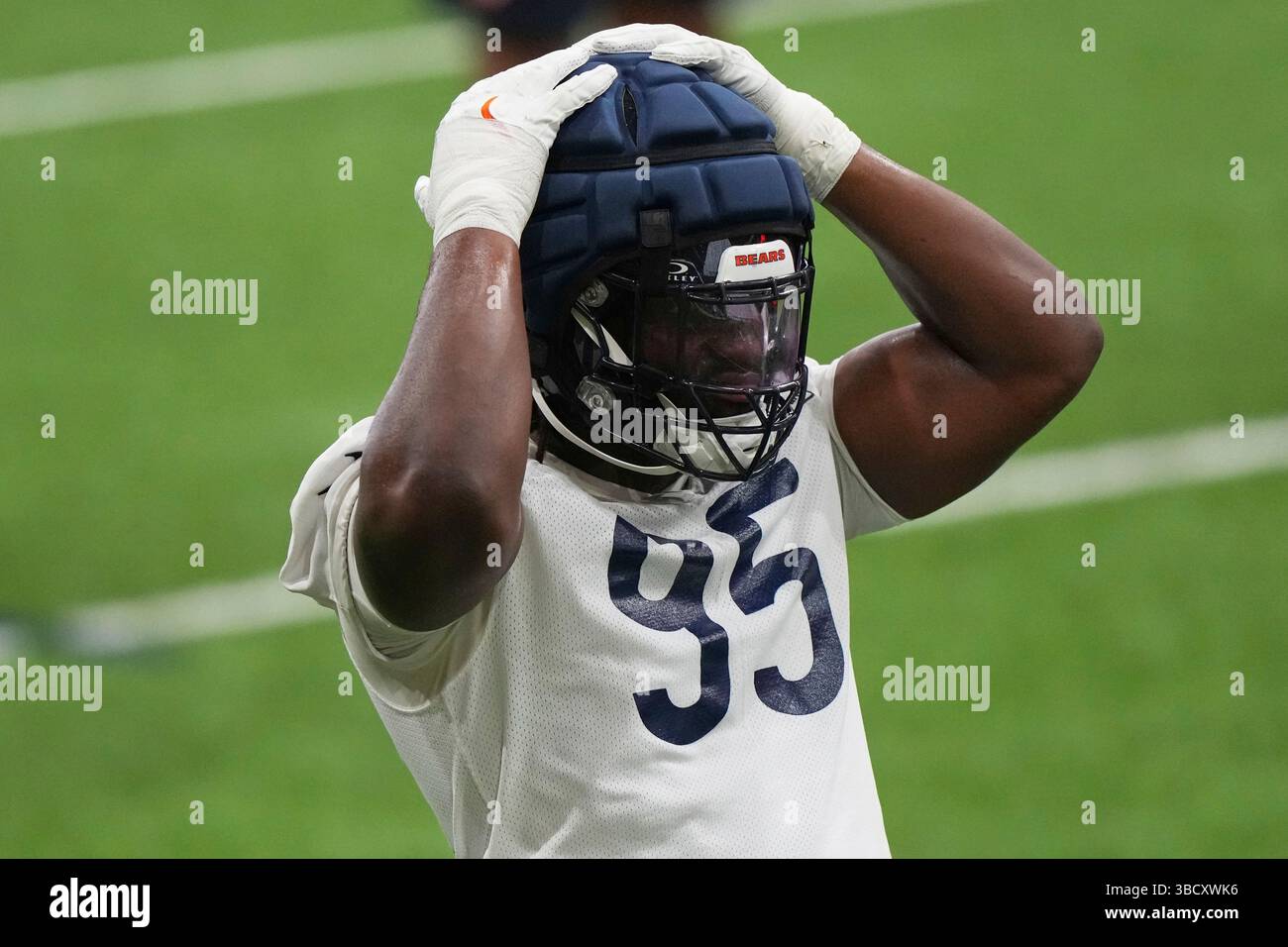 Chicago Bears defensive lineman Shemar Turner warms up during NFL ...