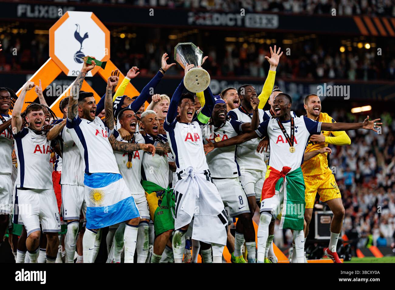 Bilbao, Spain. 21st May, 2025. Team of Tottenham seen celebrating with ...