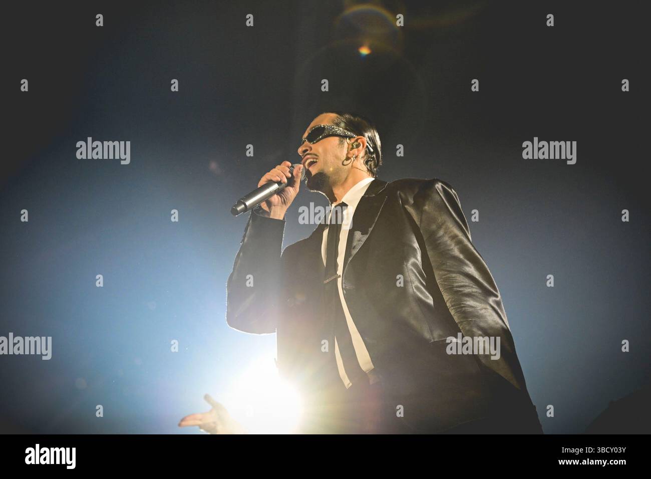 Napoli, Italy. 21st May, 2025. Italian singer Mahmood performs live on ...