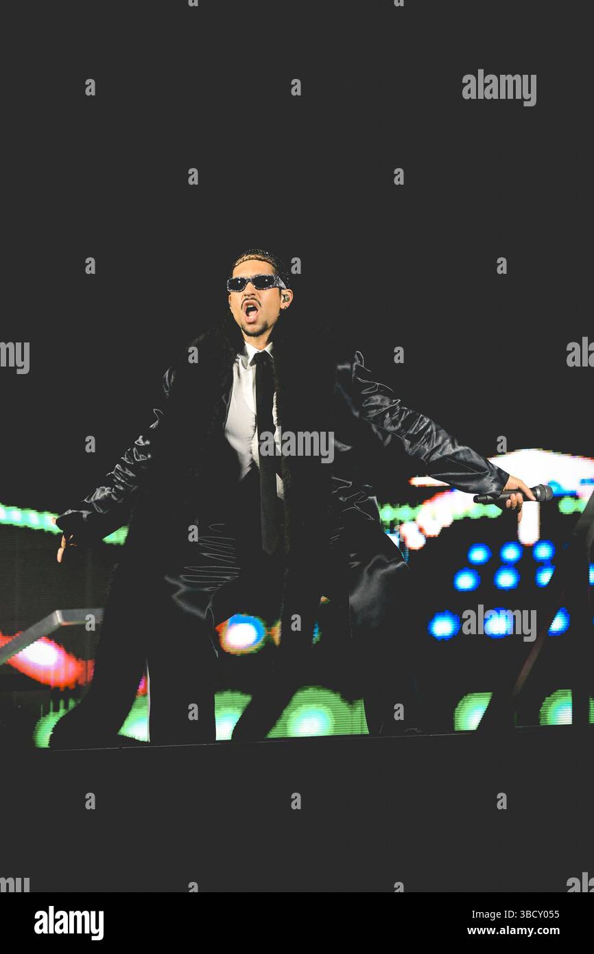 Napoli, Italy. 21st May, 2025. Italian singer Mahmood performs live on ...