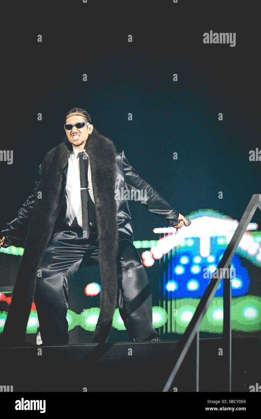 Napoli, Italy. 21st May, 2025. Italian singer Mahmood performs live on ...