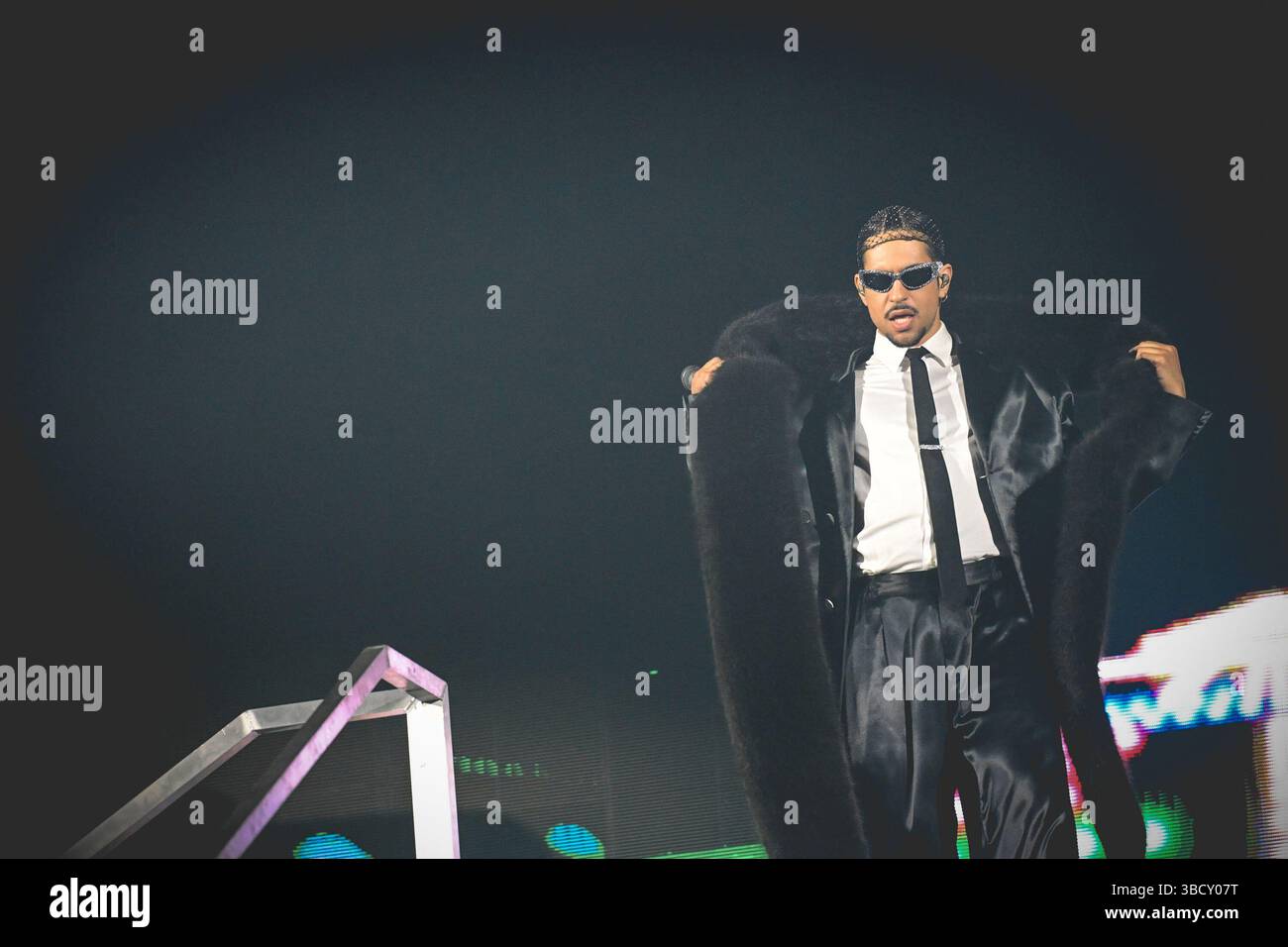 Napoli, Italy. 21st May, 2025. Italian singer Mahmood performs live on ...