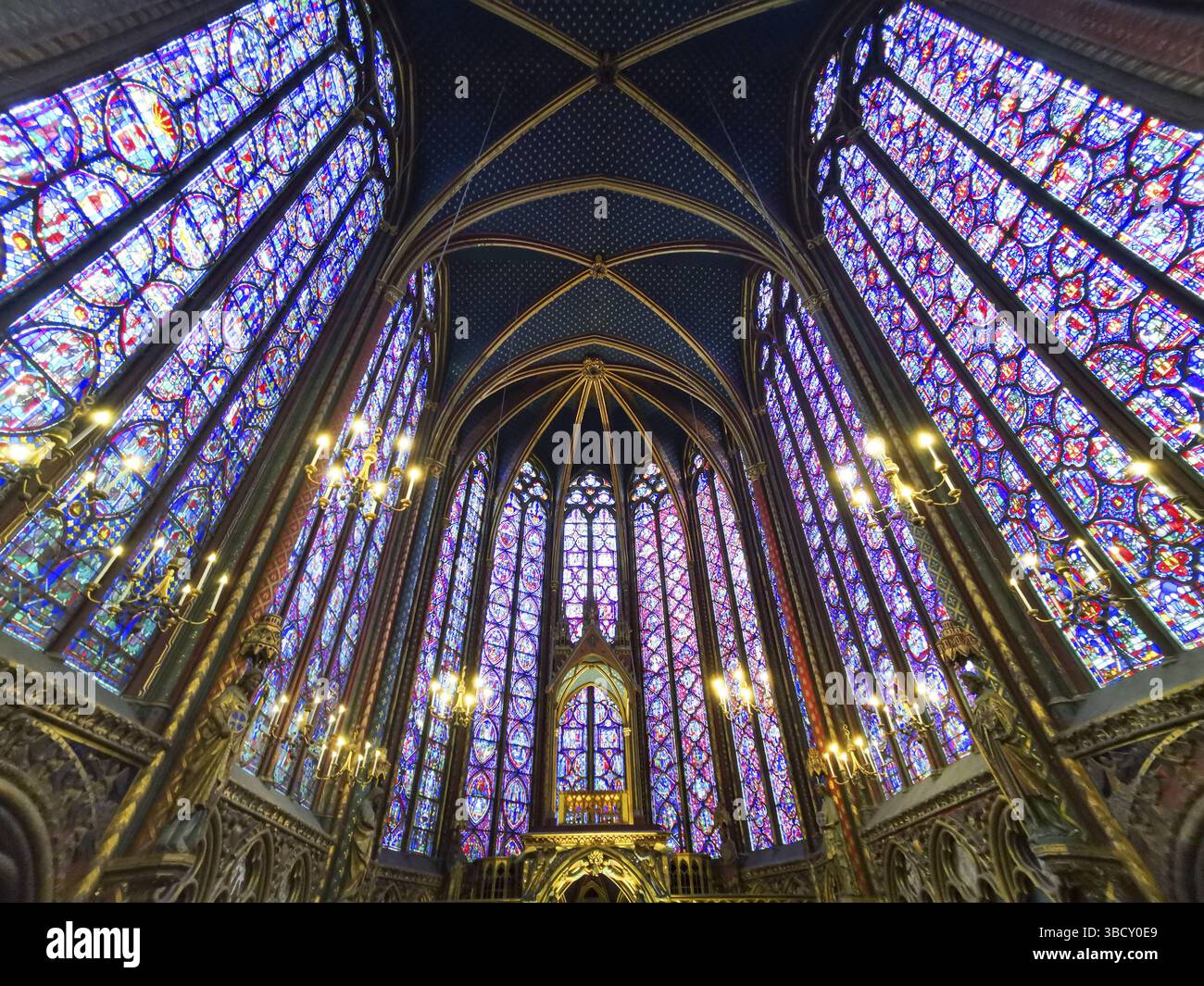 Paris 1er arr. Stained glass of the Holy Chapel (La Sainte Chapelle ...