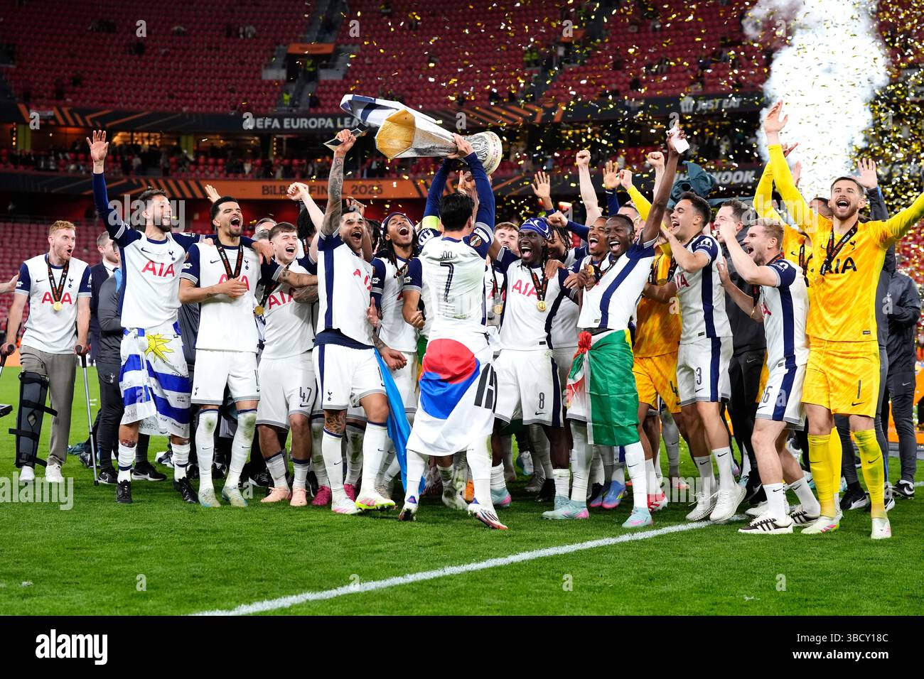 Tottenham Hotspur's Son Heung-Min lifts the trophy with team-mates ...