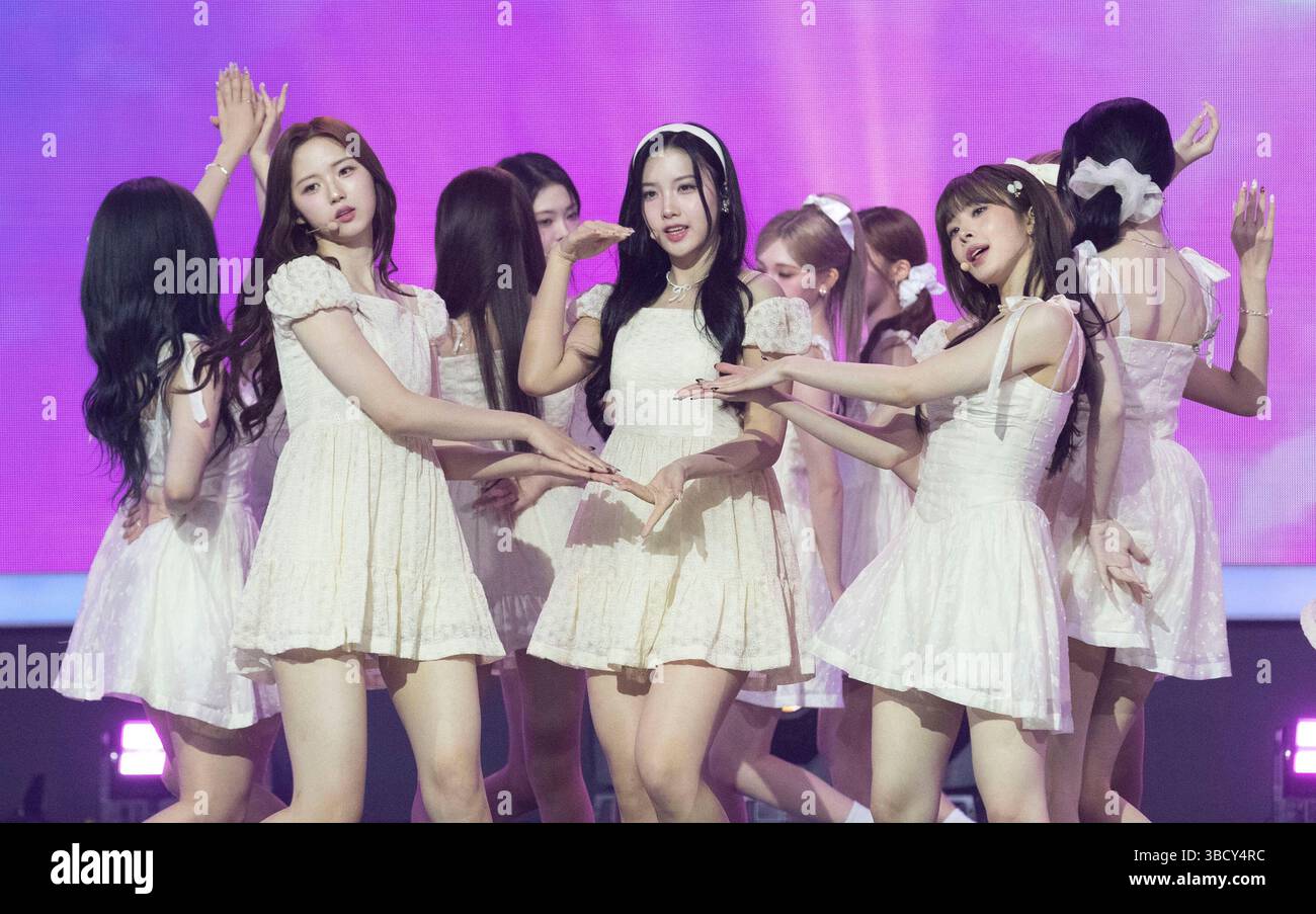 Goyang, South Korea. 21st May, 2025. South Korean K-Pop girl group ...
