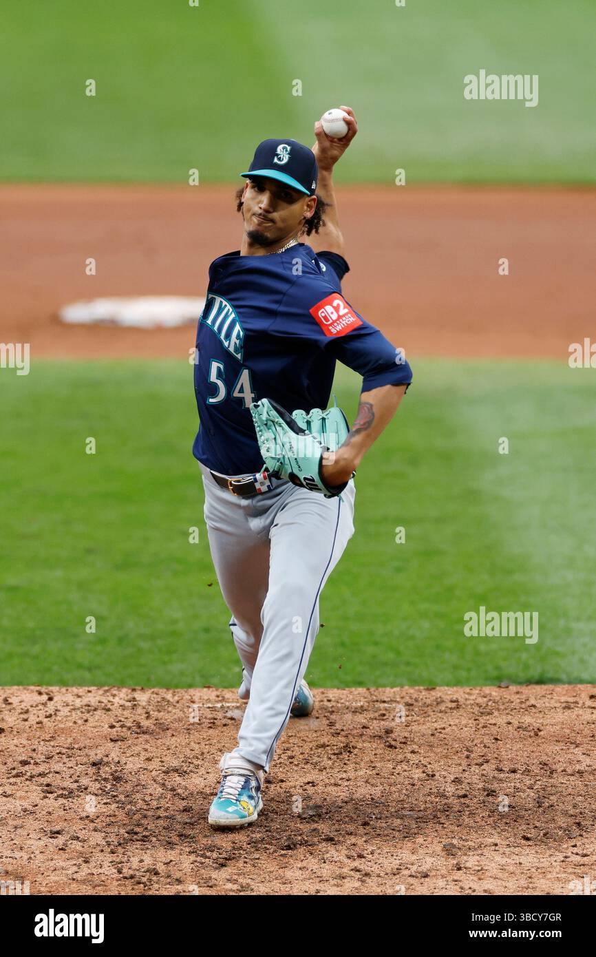 CHICAGO, IL - MAY 21: Seattle Mariners pitcher Carlos Vargas #54 ...