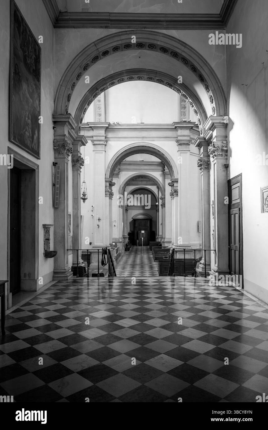 Details arches columns Black and White Stock Photos & Images - Alamy