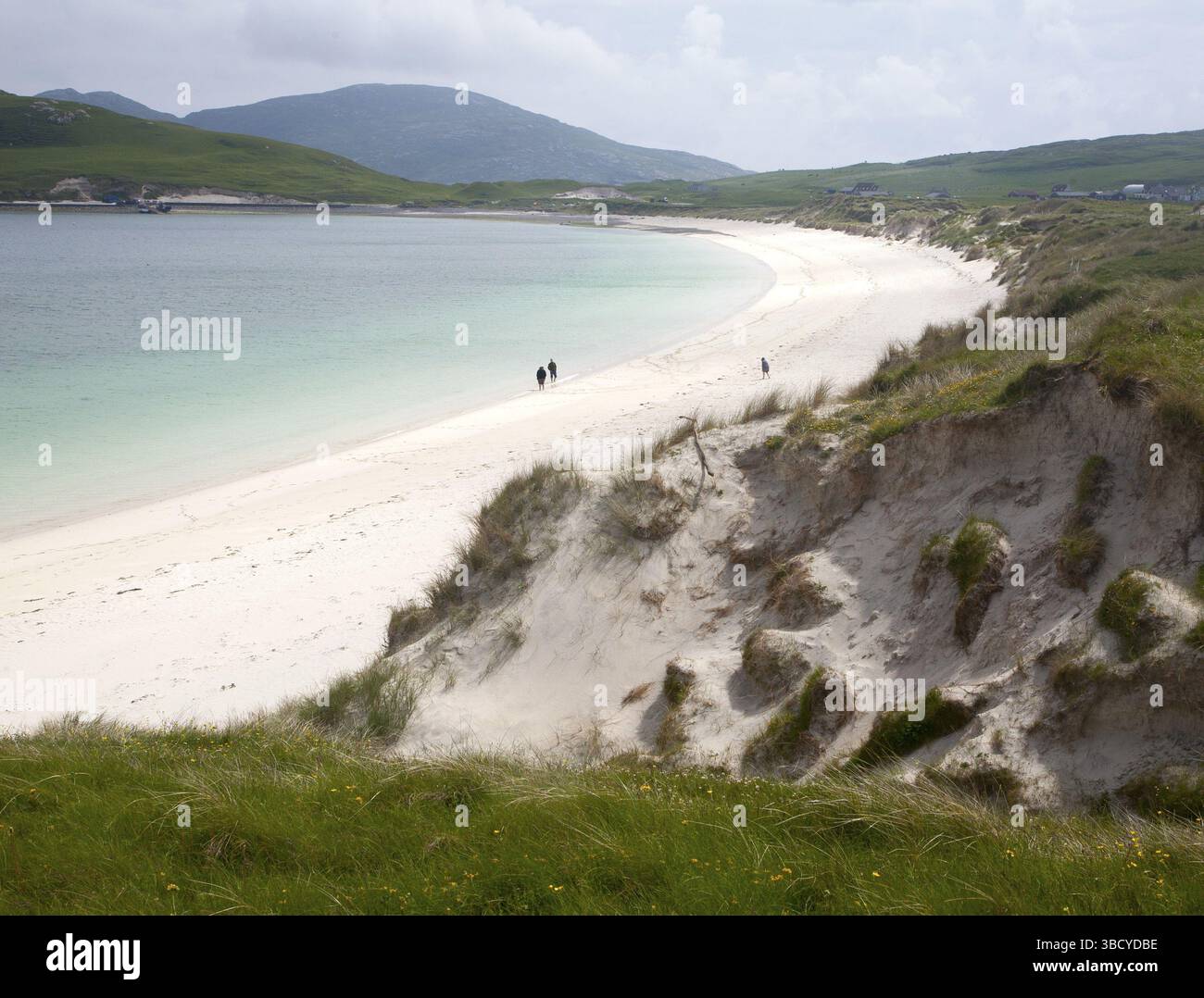 Sandy beach and aquamarine sea at Vatersay Bay, Barra, Outer Hebrides ...