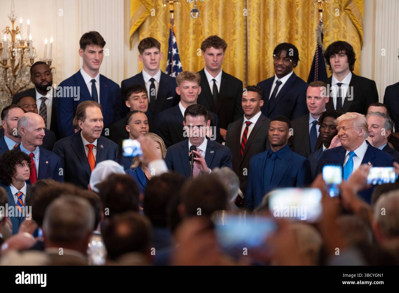 Washington, Vereinigte Staaten. 20th Apr, 2025. Todd Golden, coach of ...