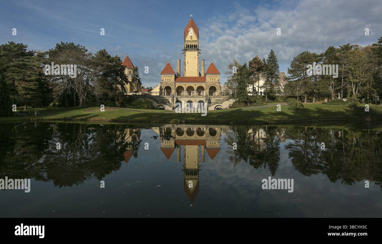 Leipzig, South Cemetery, west chapel on the left, bell tower in the ...