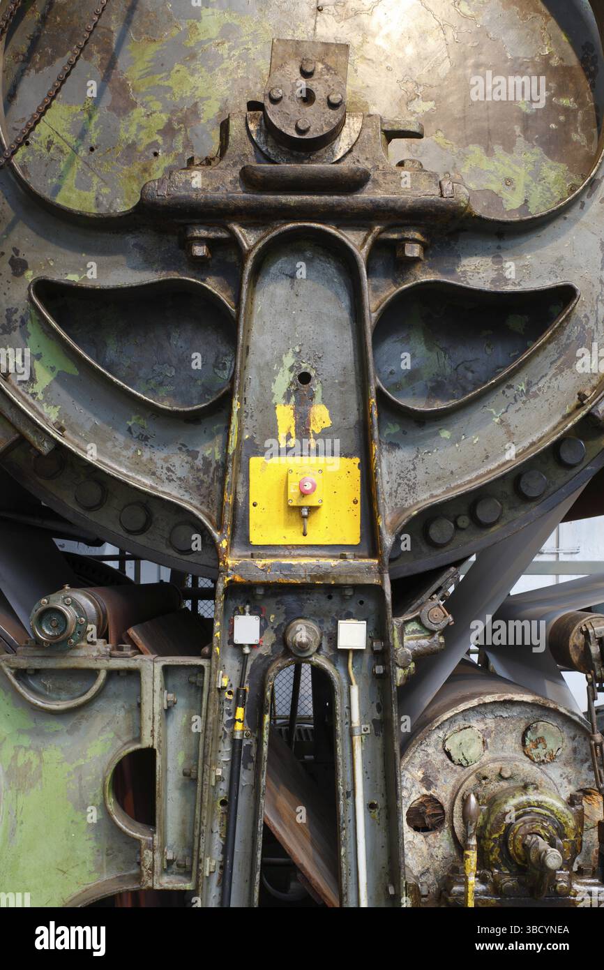 Paper machine PM4 from 1889, forty metres long and five metres high ...