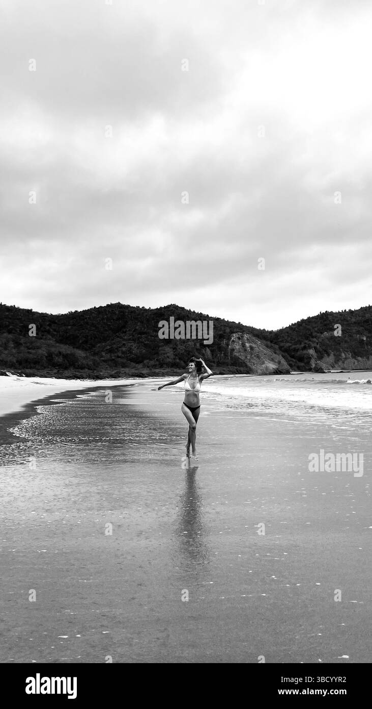 Beautiful model running towards hi-res stock photography and images - Alamy