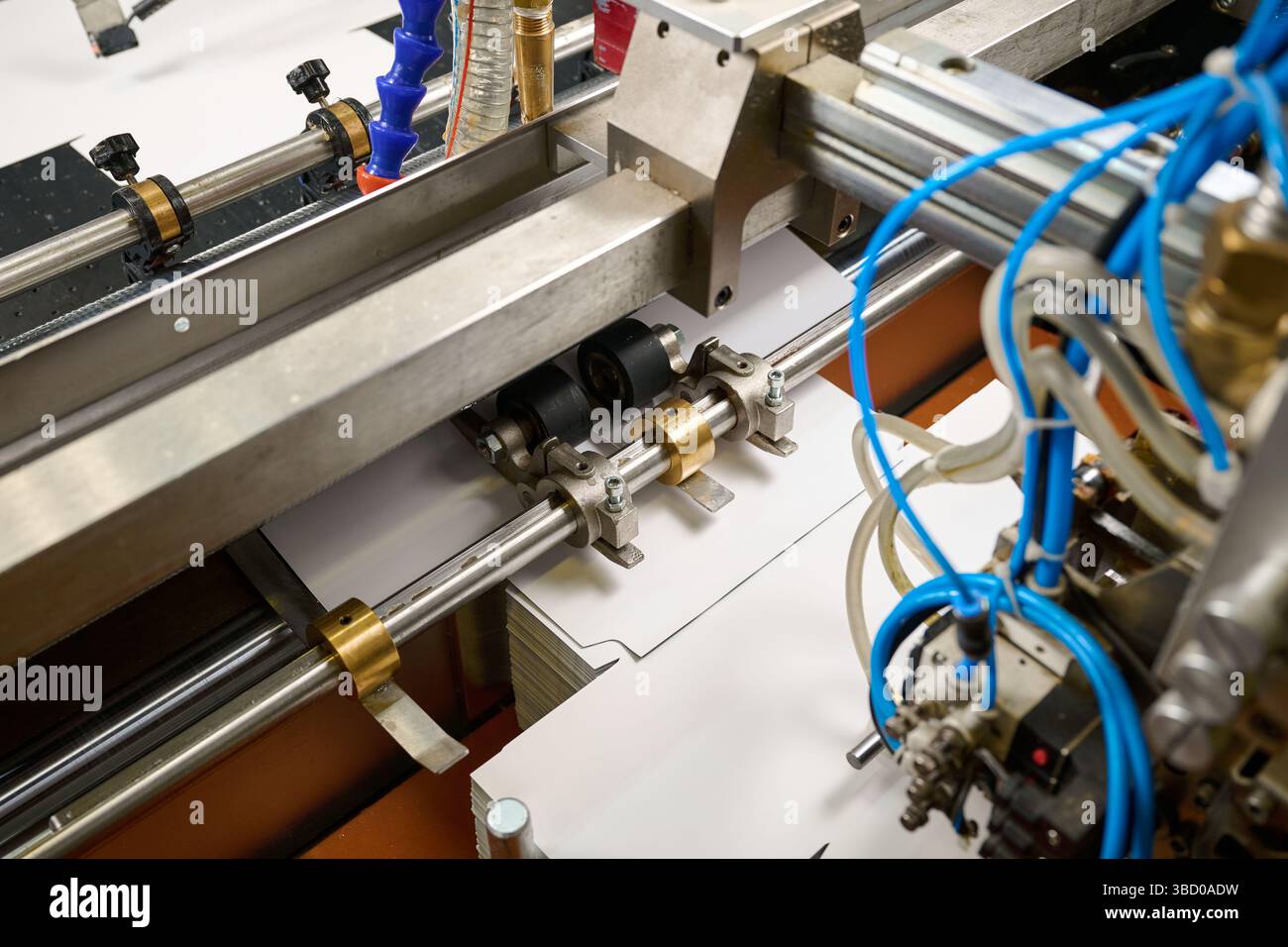 Innovative paper feed mechanism in operation for efficient glue ...