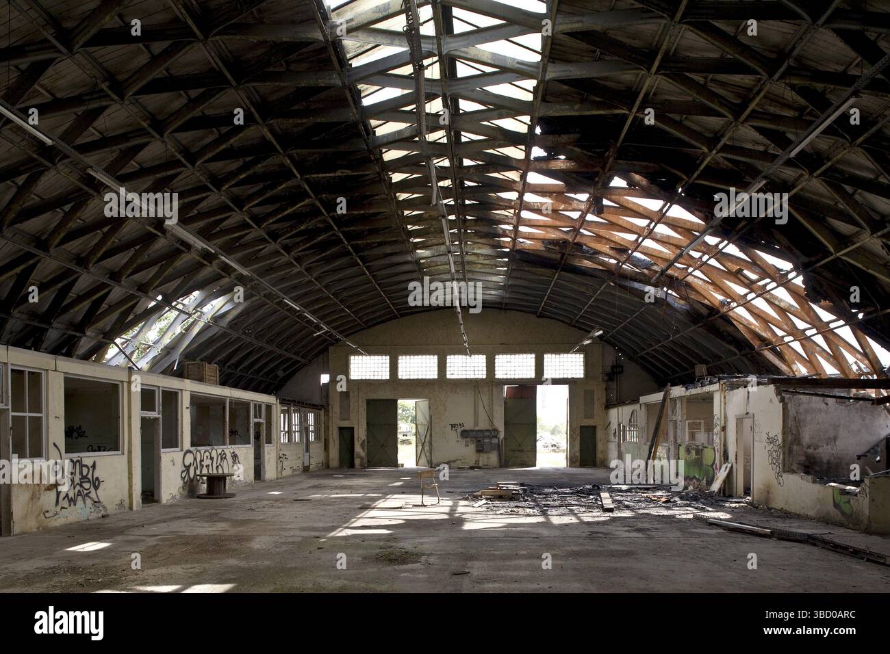 Junkers company, so-called round arch hall, roof made of steel slats in ...