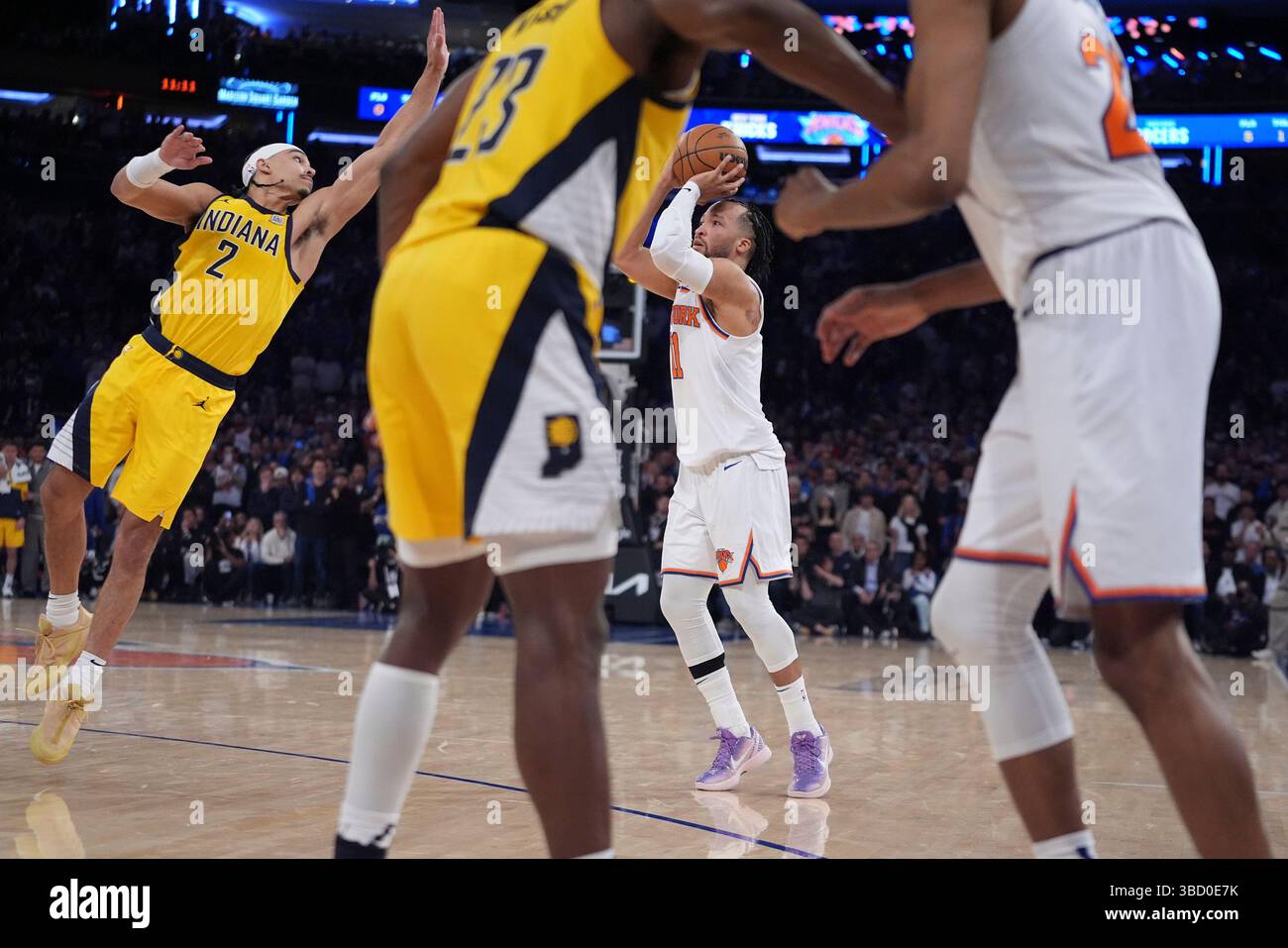 New York Knicks guard Jalen Brunson (11) shoots with seconds left ...