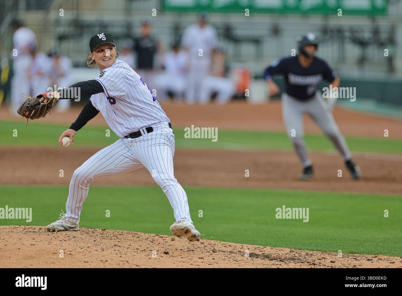 Winston-Salem, NC: Winston-Salem Dash pitcher Luke Bell (25) delivers a ...