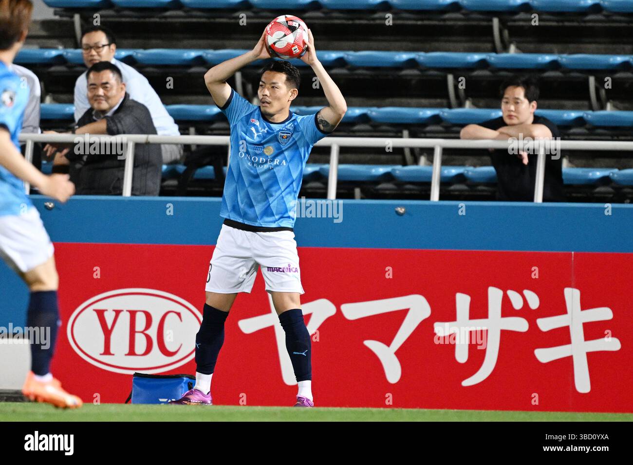 NHK Spring Mitsuzawa Football Stadium, Kanagawa, Japan. 21st May, 2025. Junya Suzuki (Yokohama ...