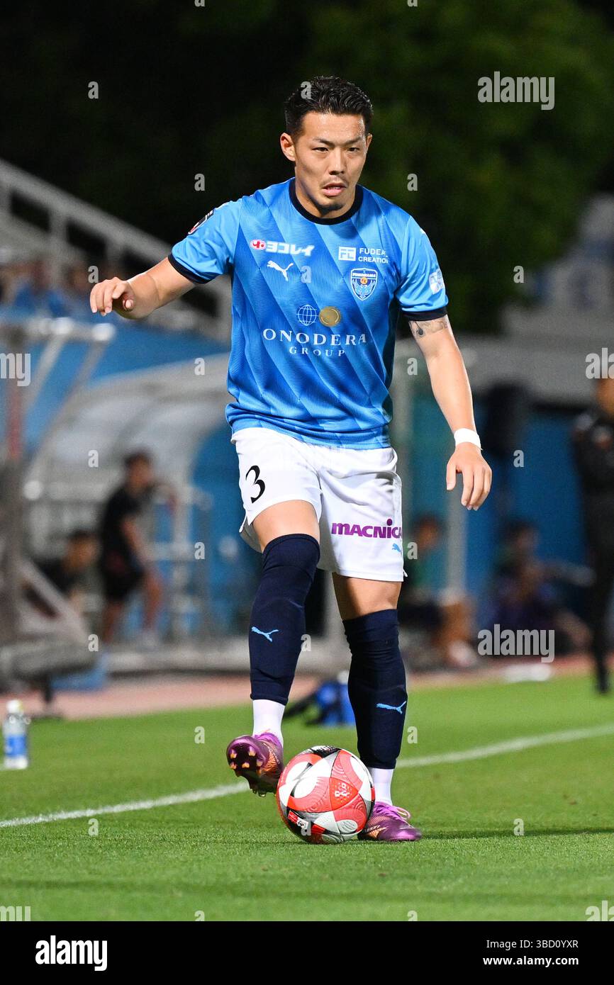 NHK Spring Mitsuzawa Football Stadium, Kanagawa, Japan. 21st May, 2025. Junya Suzuki (Yokohama ...